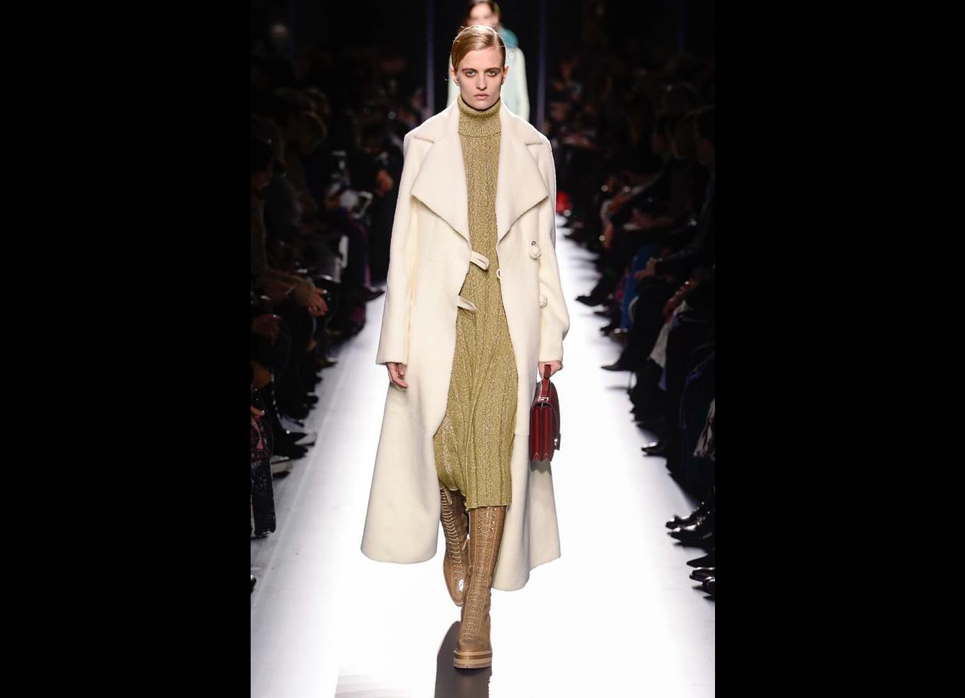 البالطو يسيطر على أحدث كولكشن "هيرمز" لخريف وشتاء 2018 - اليوم السابع