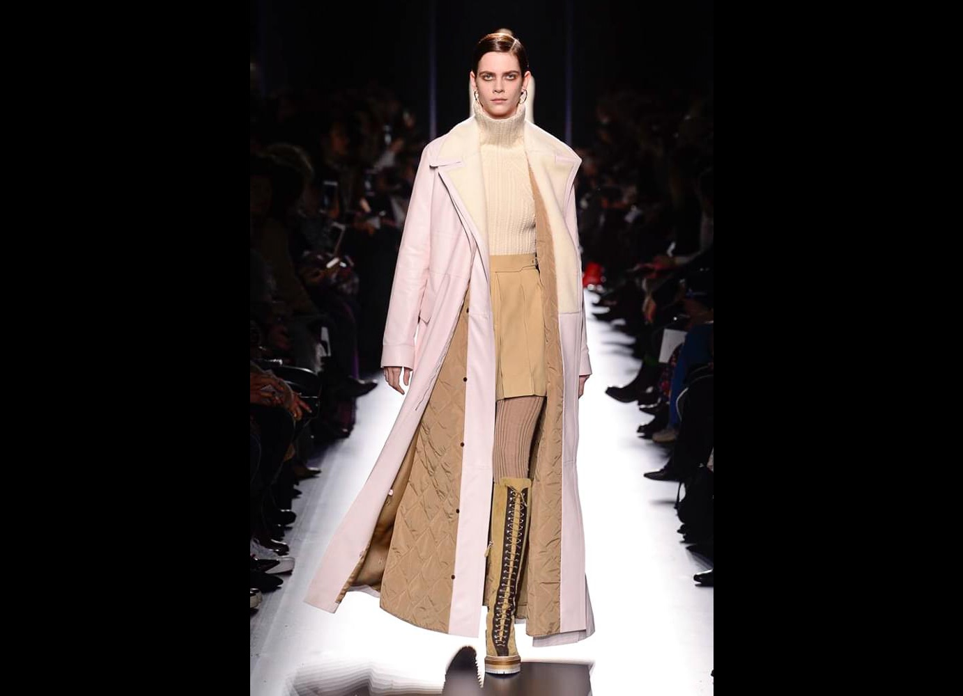 البالطو يسيطر على أحدث كولكشن "هيرمز" لخريف وشتاء 2018 - اليوم السابع