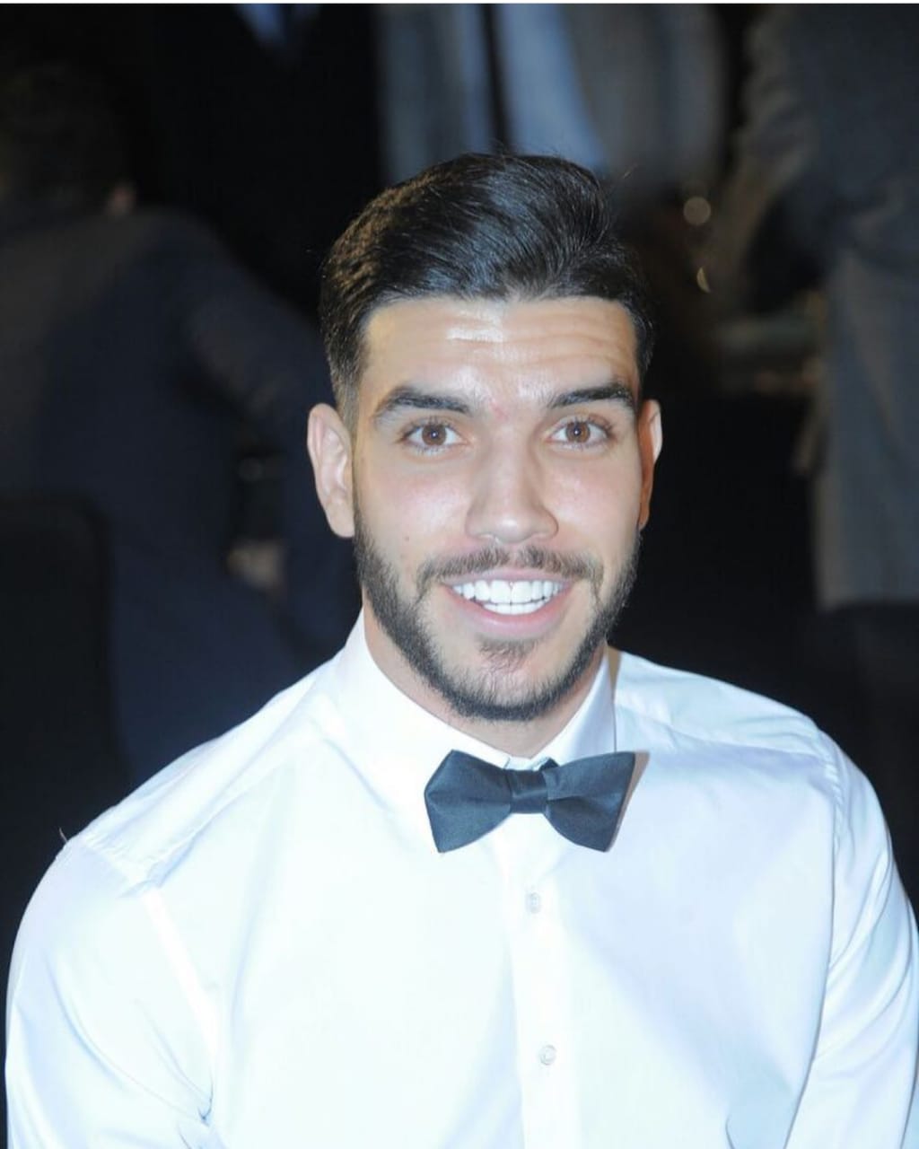 قصة صور.. وليد أزارو.. للشياكة عنوان "بره الملعب" - اليوم السابع