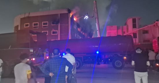 مصرع عامل وإصابة 3 آخرين إثر حريق داخل مصنع فى الصف اليوم السابع