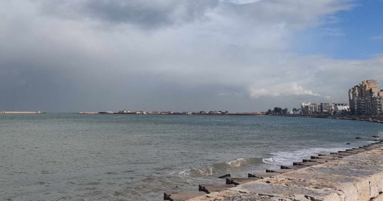 المنخفض الجوى يضرب الإسكندرية أمطار غزيرة ورعدية وصقيع فيديو