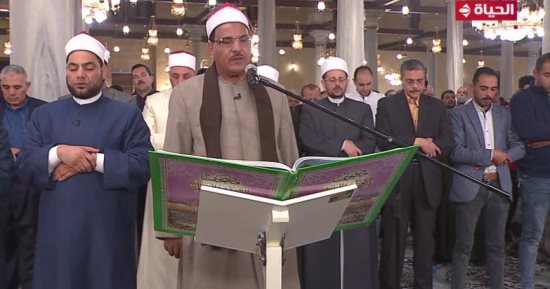 الشيخ محمود الحلفاوى يؤم المصلين فى العشاء والتراويح بمسجد الحسين